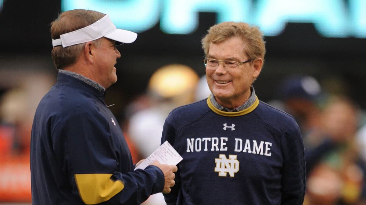Notre Dame Football Community Reacts To Bob Elliot Passing // UHND.com