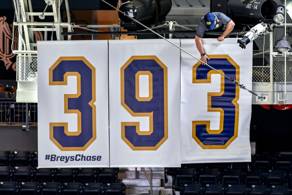 Notre Dame Basketball Highlights: Mike Brey Ties Digger Phelps // UHND.com