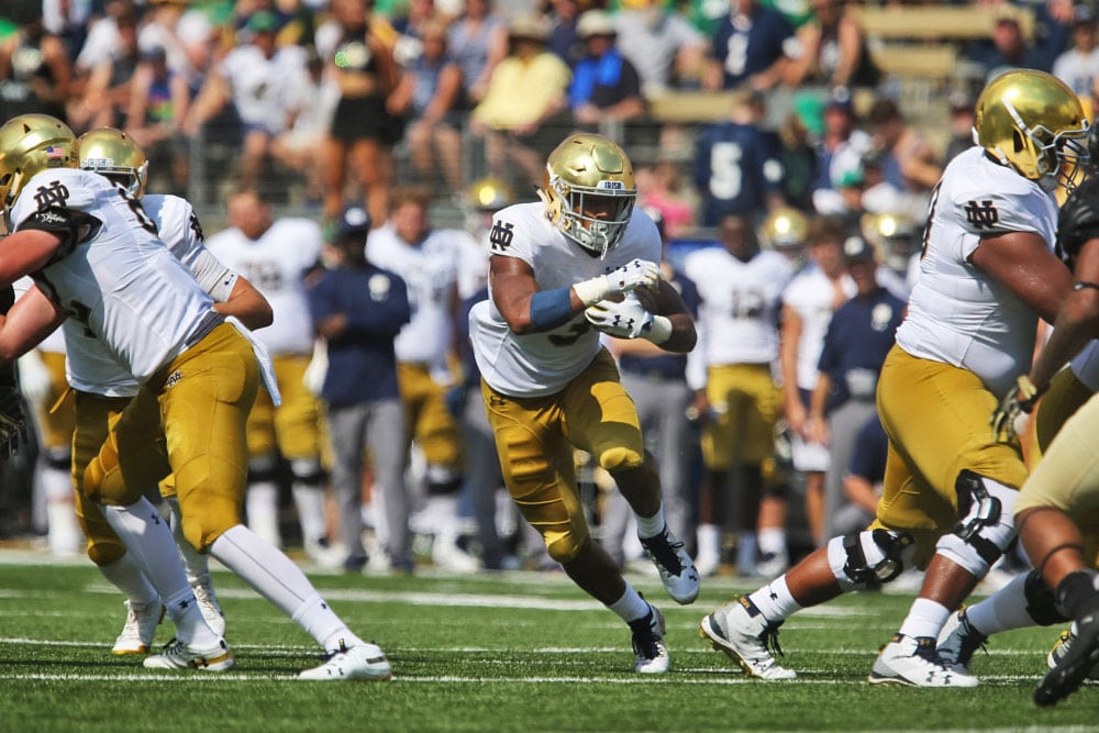 Avery Davis Warming Up As Notre Dame's #3 QB Today // UHND.com