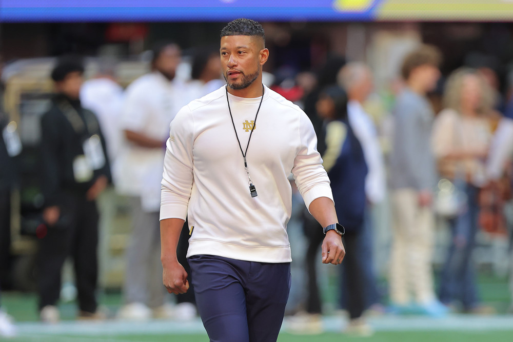 Freeman Reviews Notre Dame's Army Rout And Previews USC Finale // UHND.com